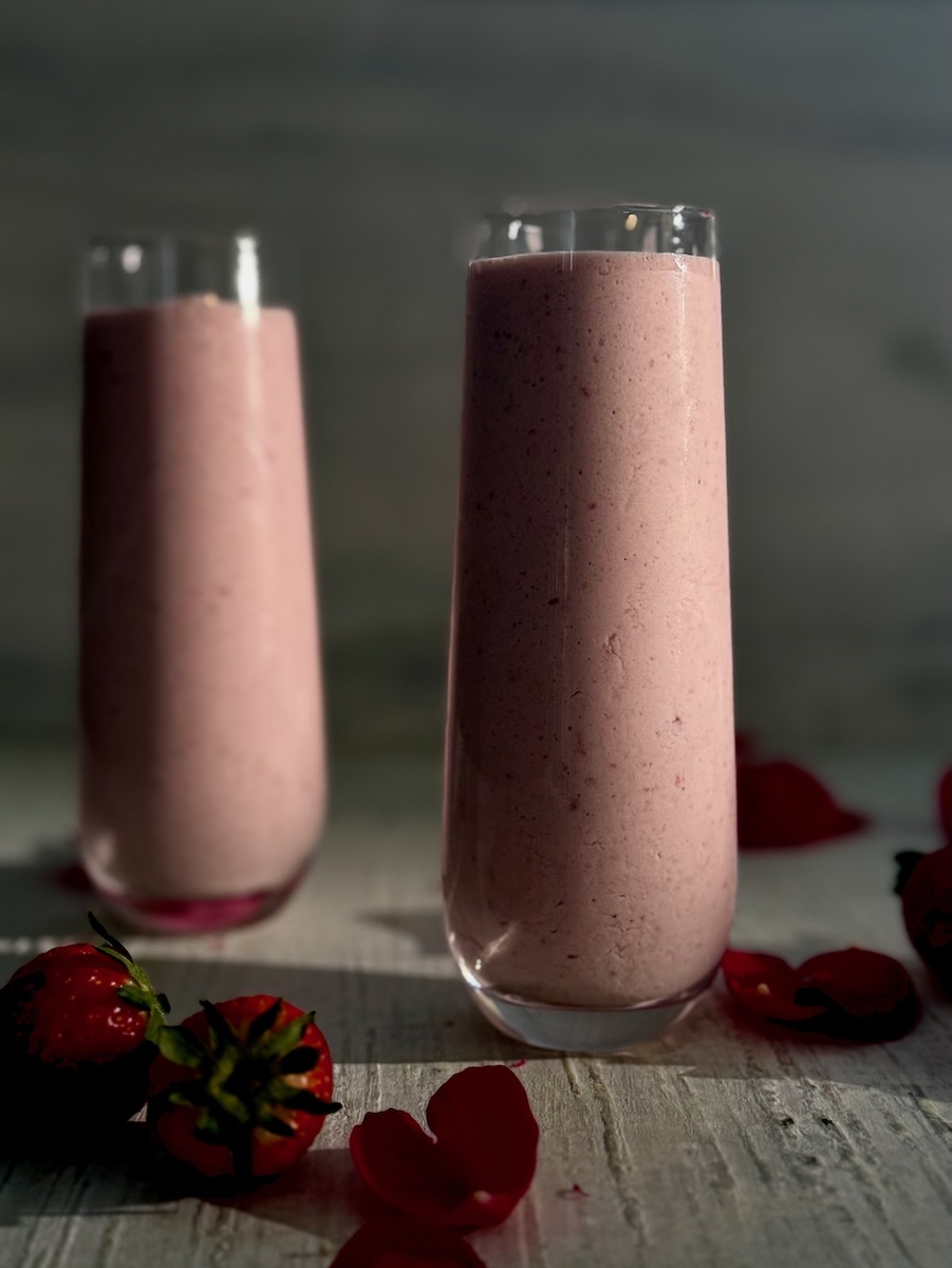 Strawberry Leprechaun Boozy Baileys Smoothie - Table Magazine